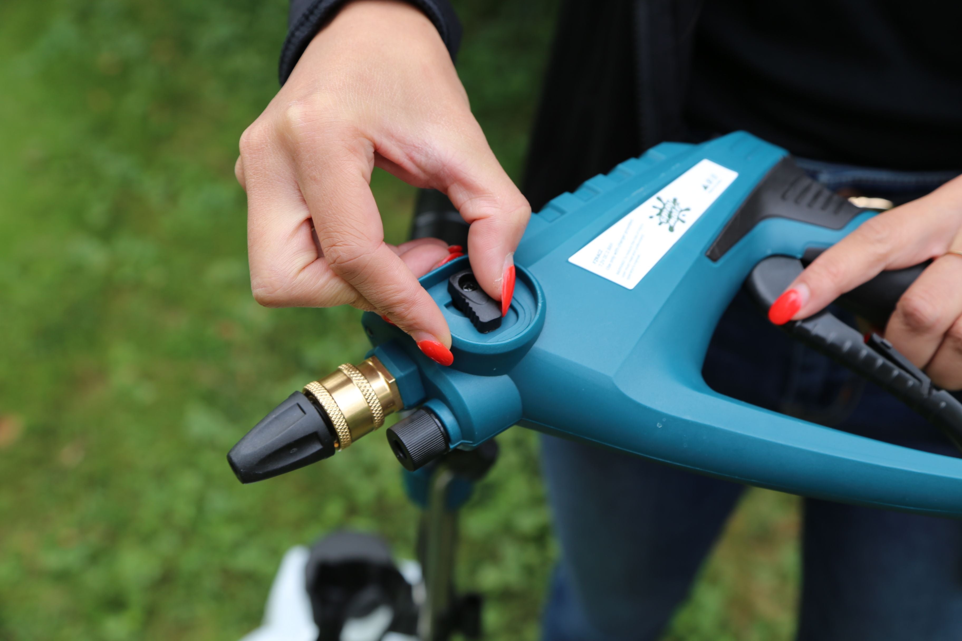 About Us | SprayMate®️ Battery Powered Sprayers